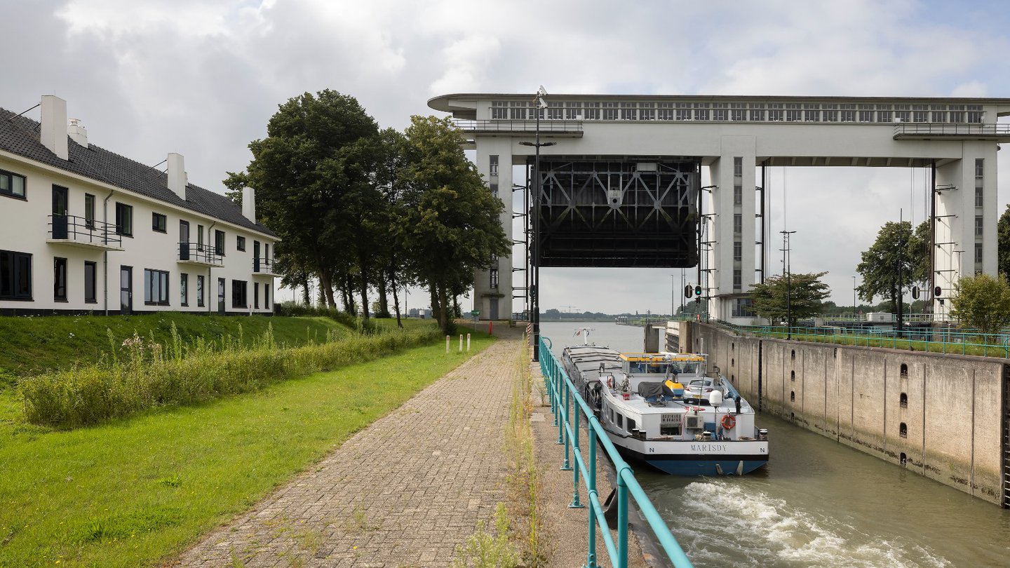Waterwerken | sluizen en vaarwegen